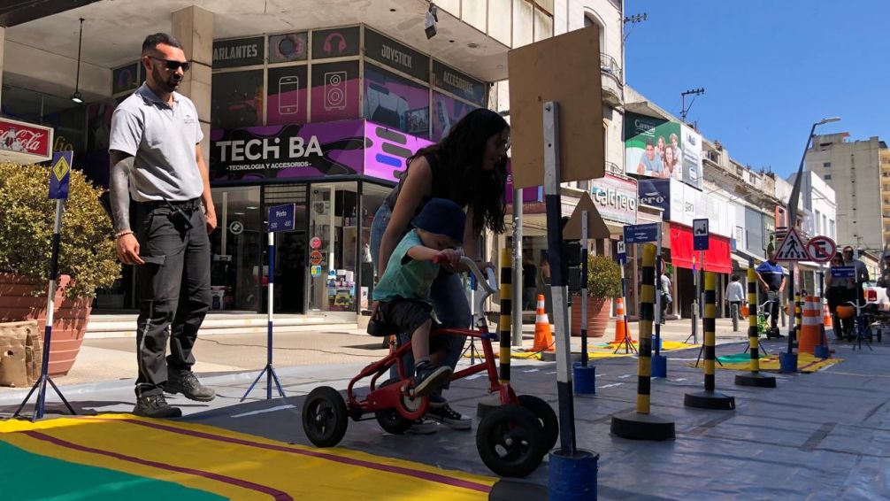 El Municipio realizó actividades de concientización vial en la peatonal El Municipio realizó actividades de concientización vial en la peatonal